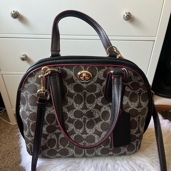 Coach | Bags | Coach Small Purse I Dont Use It For It As A Gift In ...